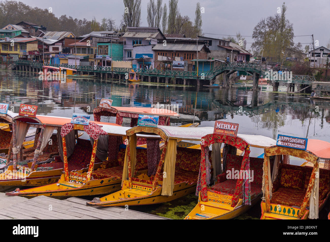 Shikara boats hi-res stock photography and images - Alamy