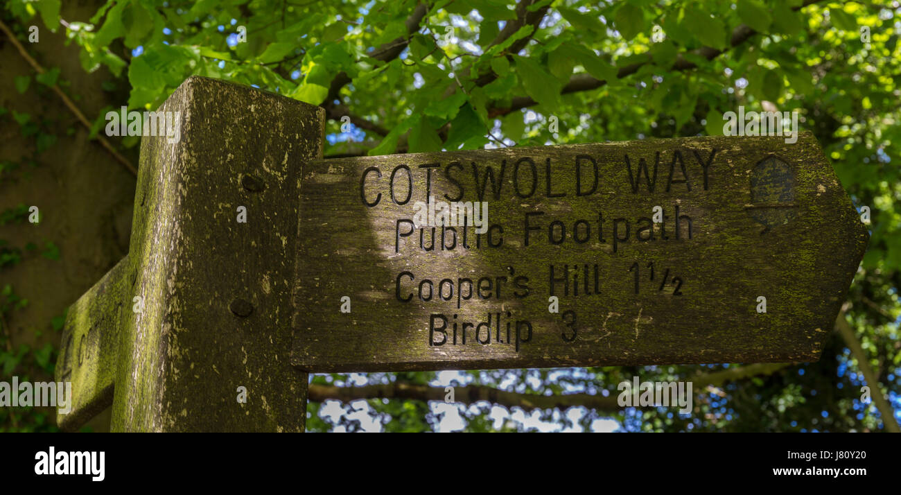 Wooden cotswold way sign hi-res stock photography and images - Alamy