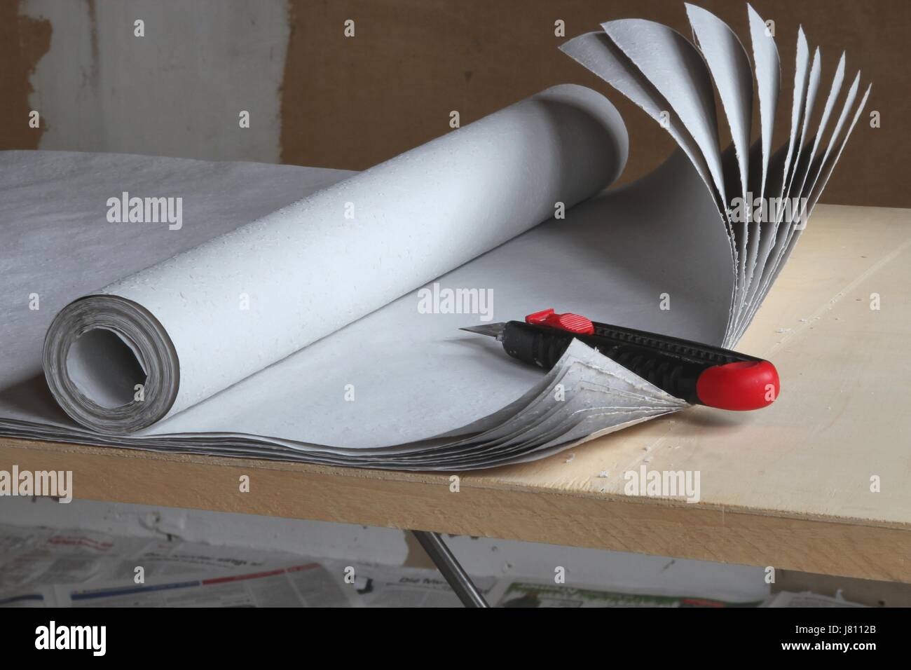 woodchip wallpaper on pasting table Stock Photo - Alamy