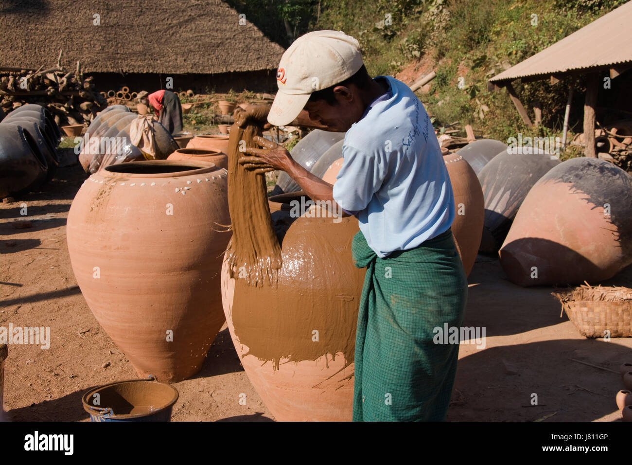 ASIA, MYANMAR (BURMA), Mandalay Division, New Nyein Pottery Village ...