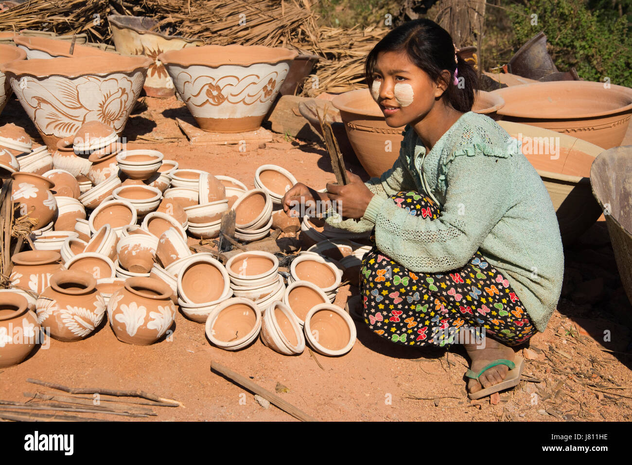 ASIA, MYANMAR (BURMA), Mandalay Division, New Nyein Pottery Village ...