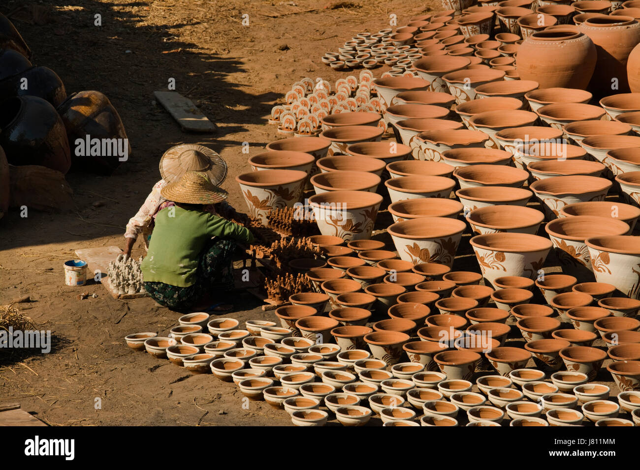 ASIA, MYANMAR (BURMA), Mandalay Division, New Nyein Pottery Village ...