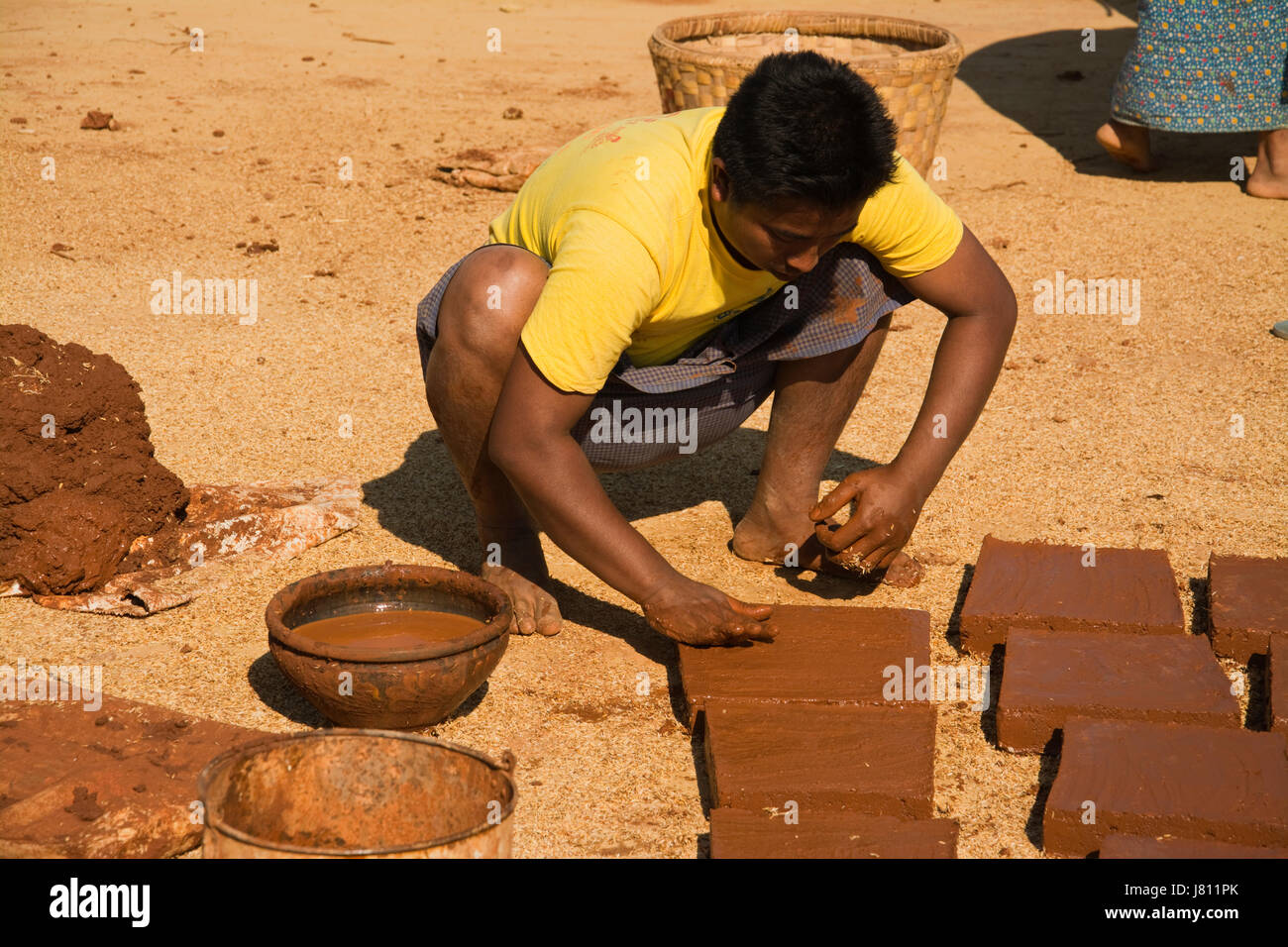 Myanmar pottery making hi-res stock photography and images - Alamy