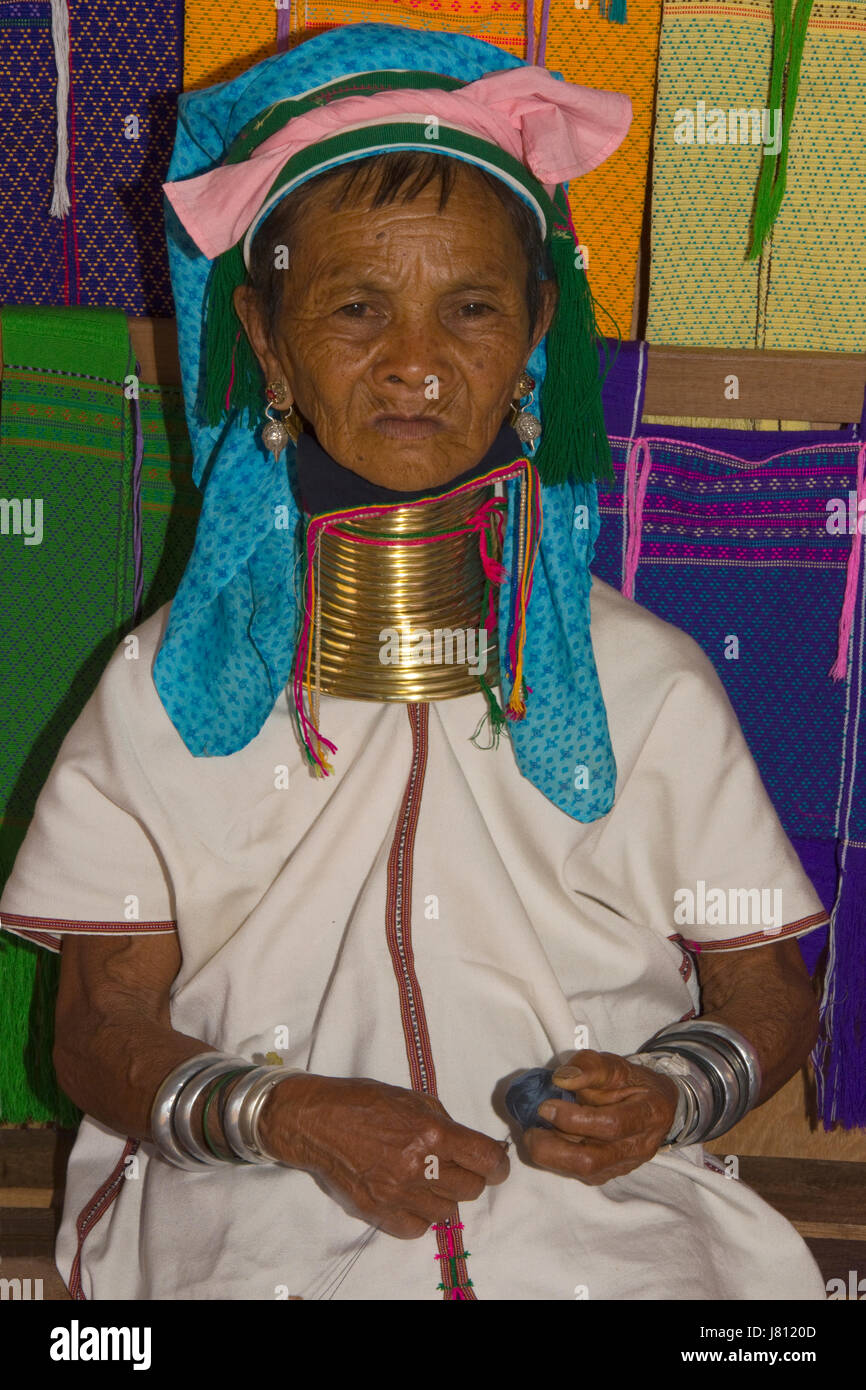 ASIA, MYANMAR (BURMA), Shan State, Lake Inle, Win Yadanar, Kayan Tribe ...