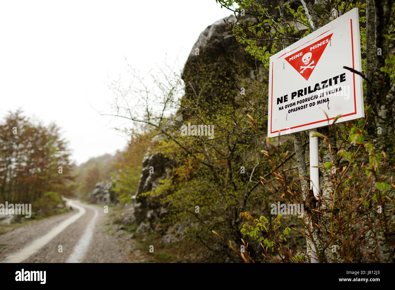 Warning sign abandoned mines hi-res stock photography and images - Alamy