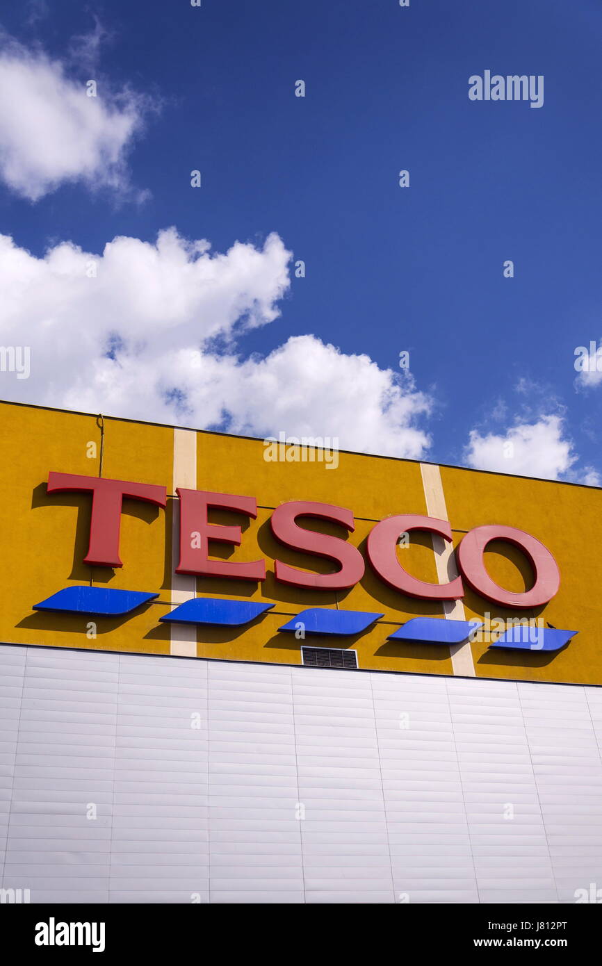 PRAGUE, CZECH REPUBLIC - MAY 22: Tesco company logo on the supermarket ...