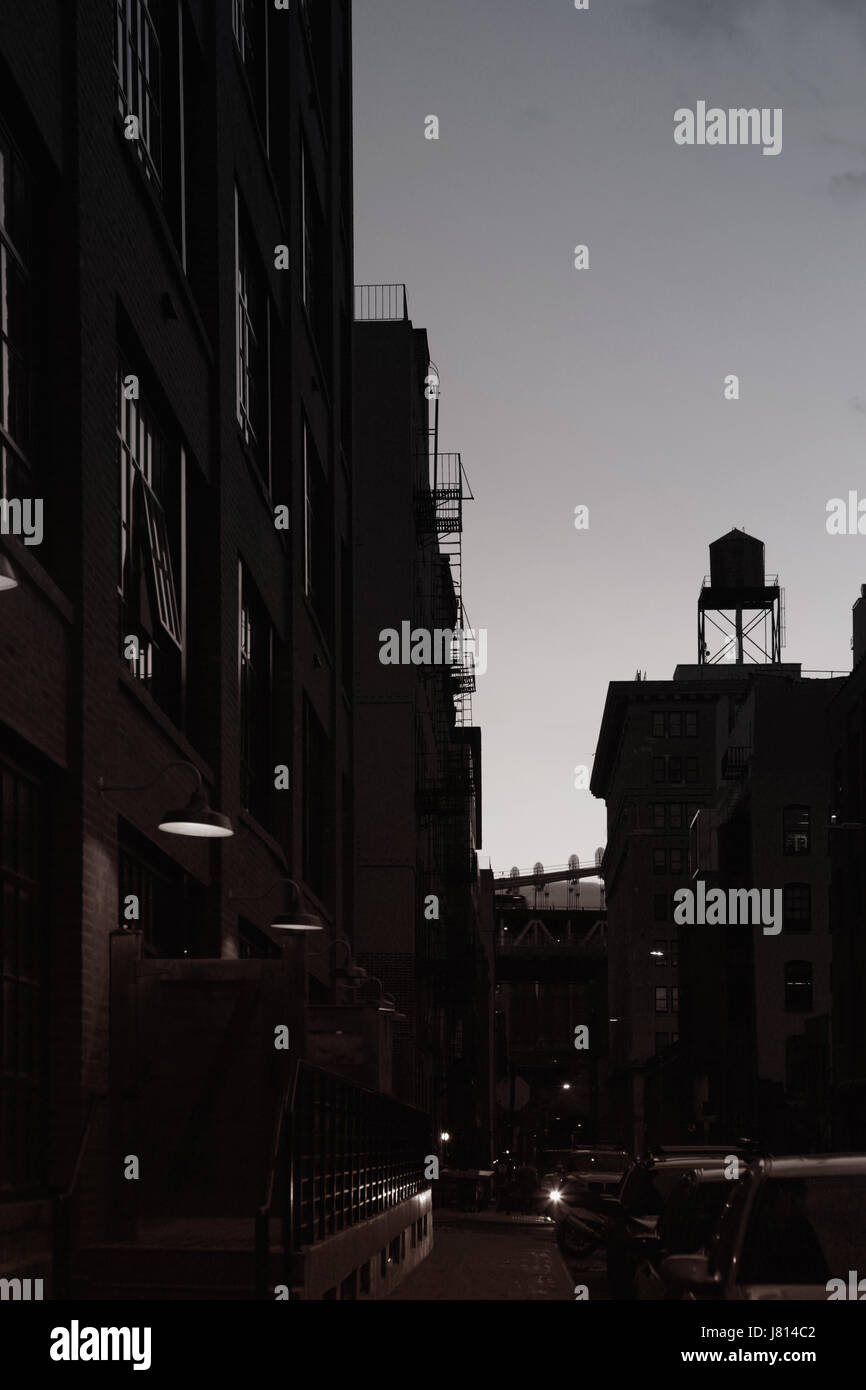 Dark skyline silhouette hi-res stock photography and images - Alamy