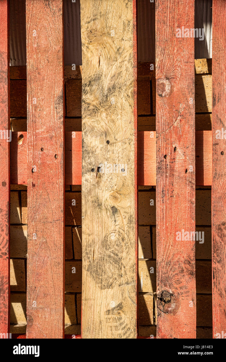 Texture of the worn wood of an industrial pallet Stock Photo - Alamy