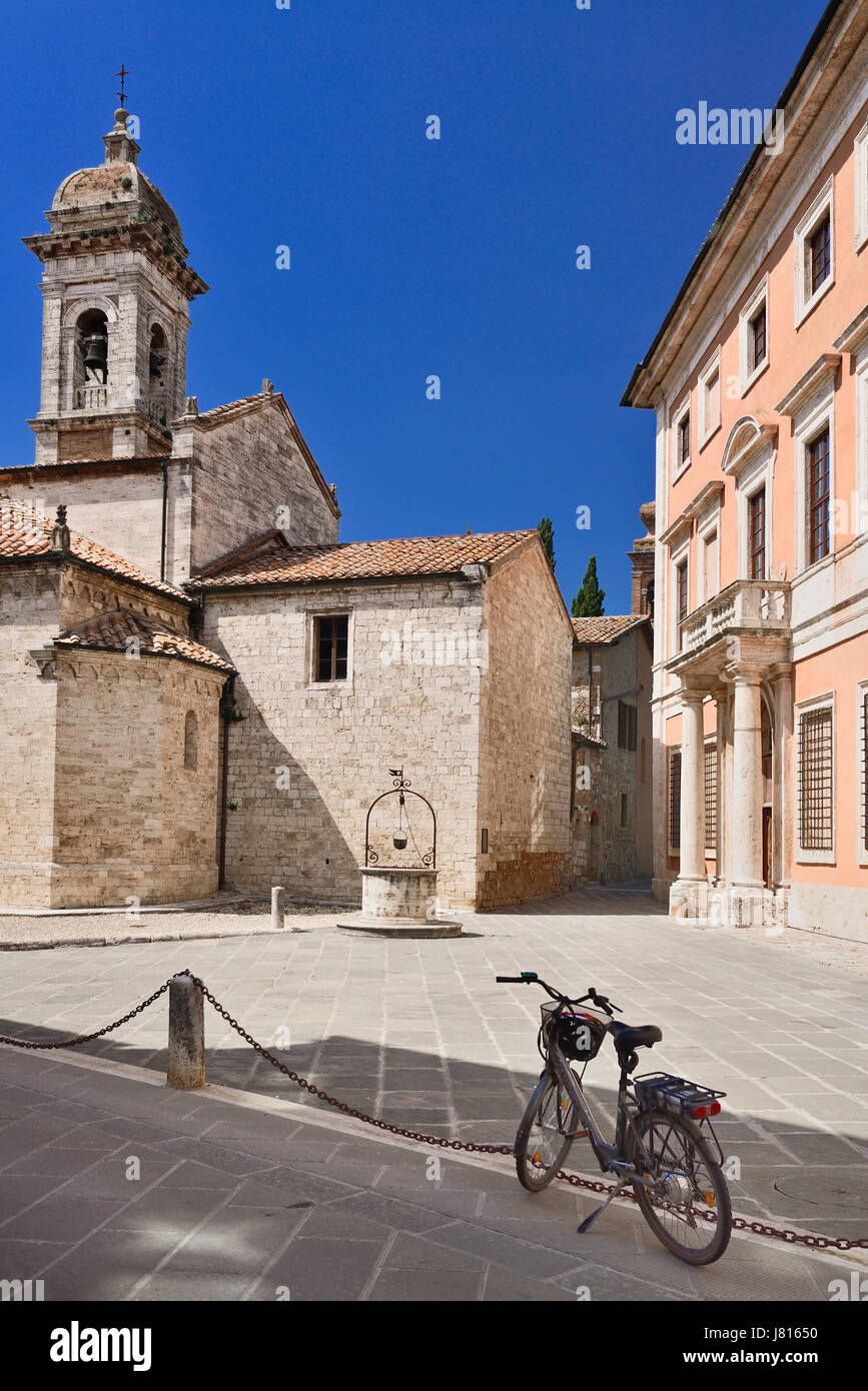 Italy, Tuscany, Val D'Orcia, San Quirico D'Orcia, The rear of the ...