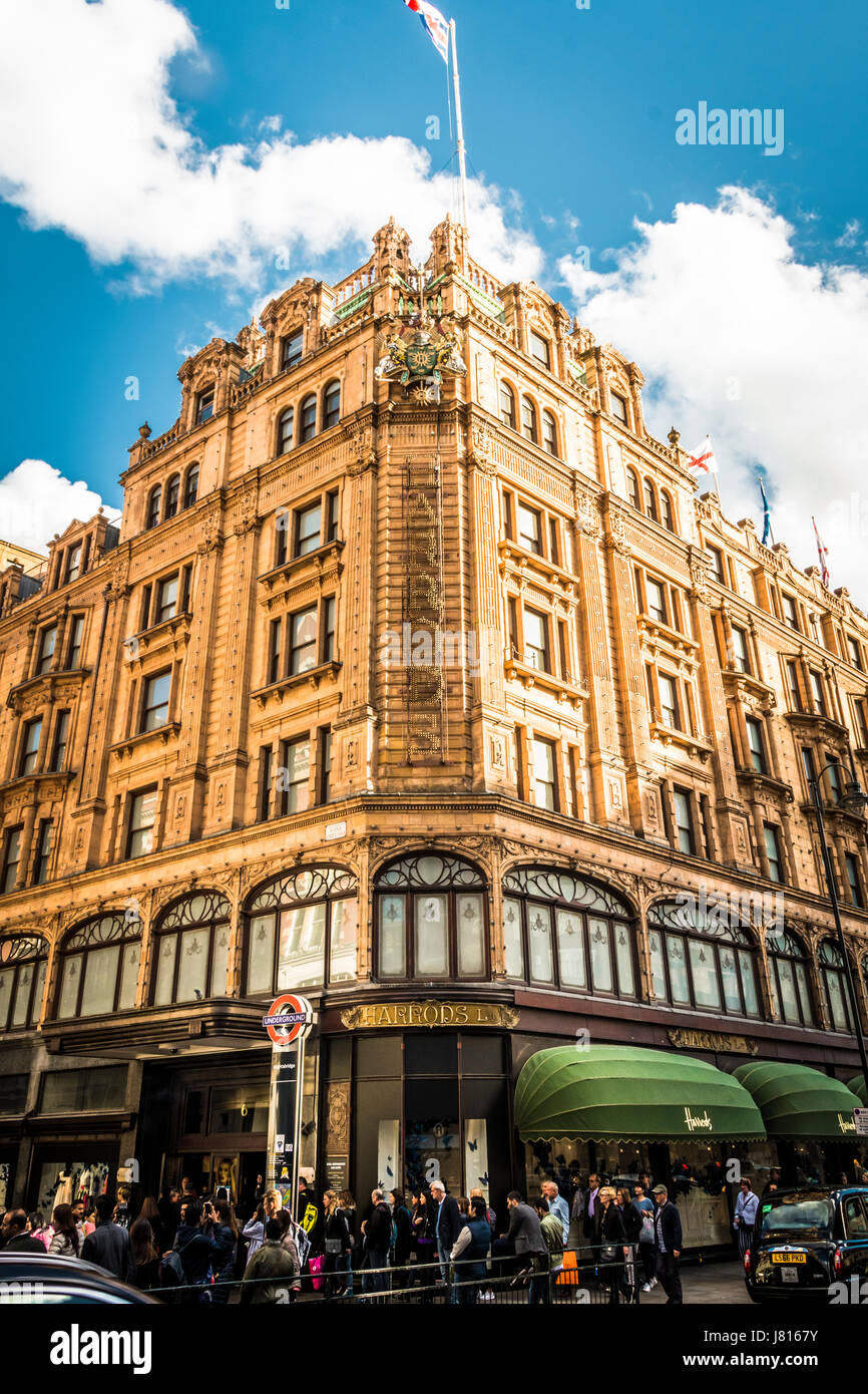 At harrods in knightsbridge hi-res stock photography and images - Alamy