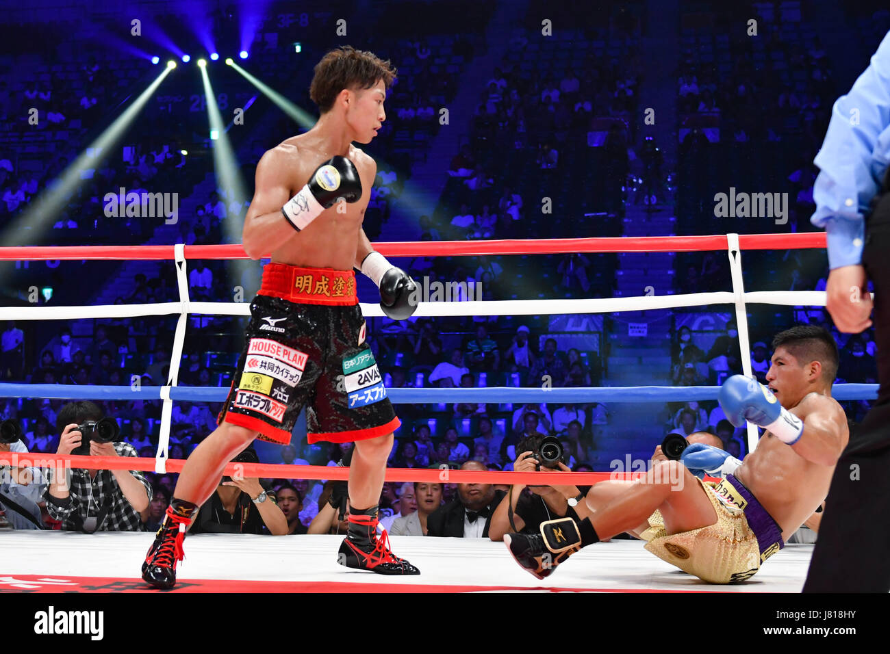 Tokyo, Japan. 21st May, 2017. (L-R) Naoya Inoue (JPN), Ricardo ...