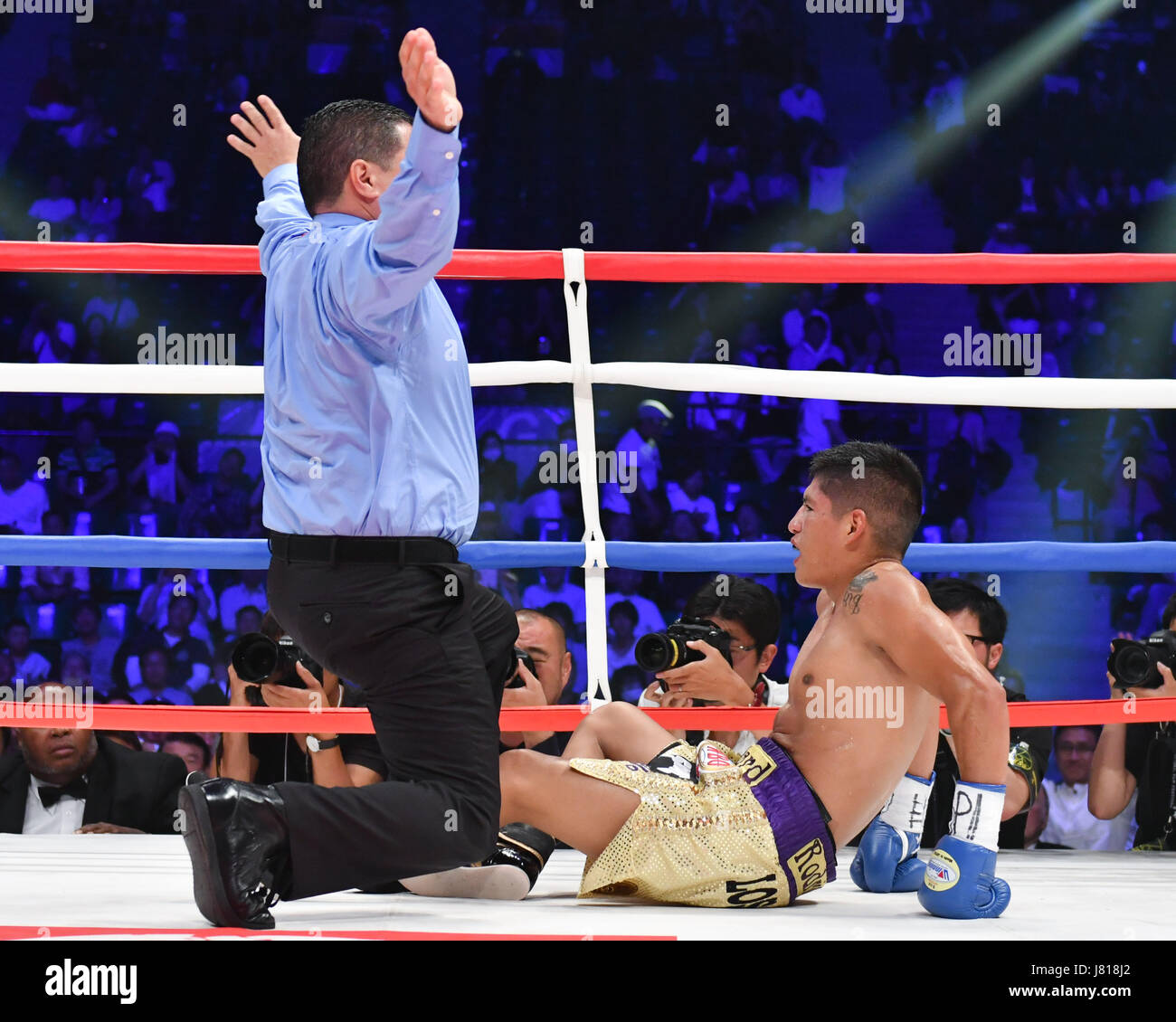 Tokyo, Japan. 21st May, 2017. (L-R) Ramon Pena (Referee), Ricardo ...
