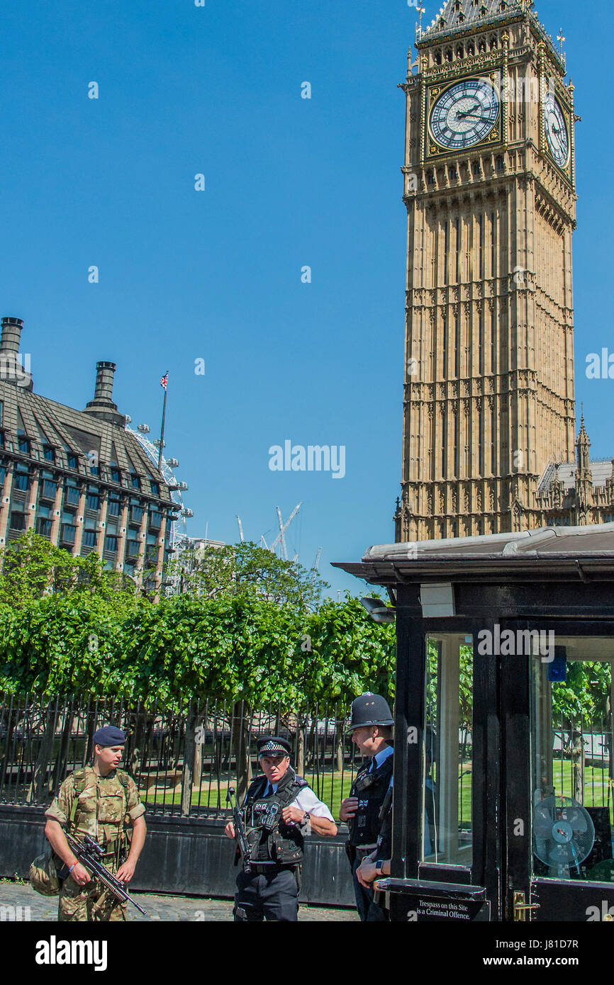 Armed police guard houses parliament hi-res stock photography and ...