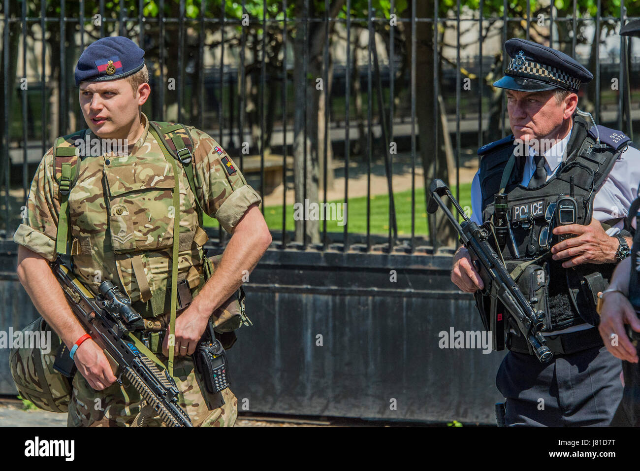 Armed police guard houses parliament hi-res stock photography and ...