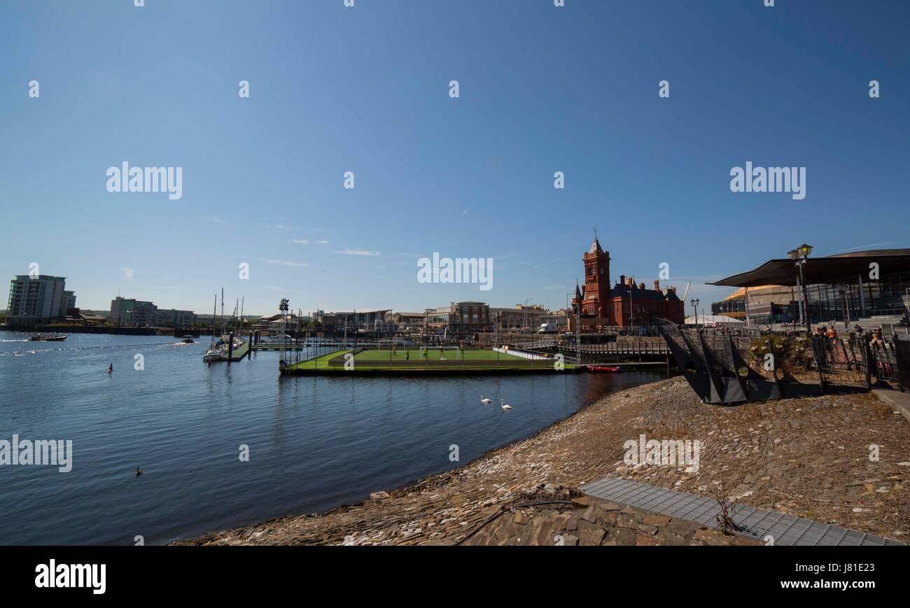 Cardiff, Wales, UK. 26th May, 2017. A floating pitch is assembled as ...