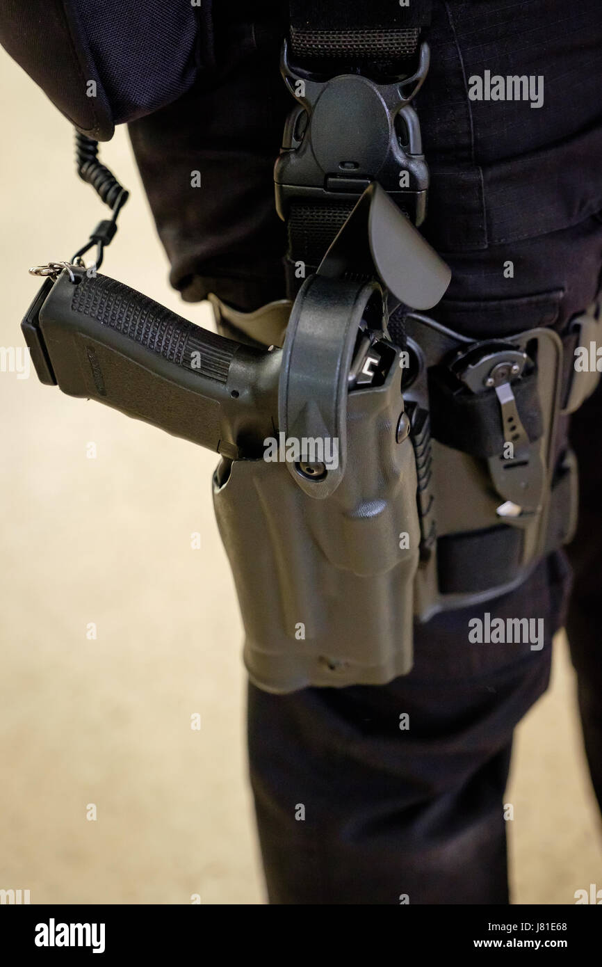 Police officers seen crime hi-res stock photography and images - Alamy