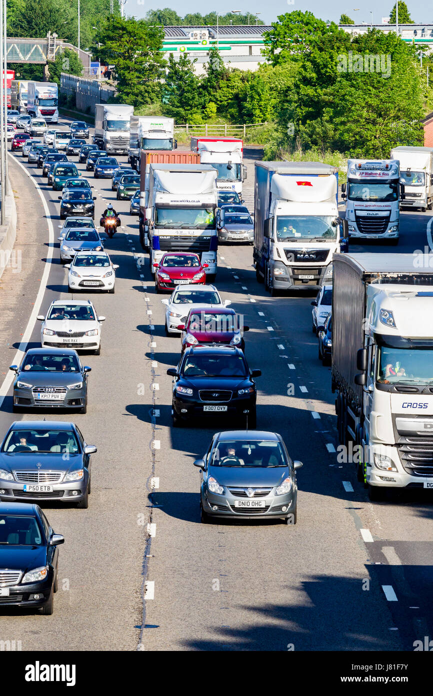 Northampton, M1 motorway, 26th May 2017, Heavy traffic at junction 15A ...