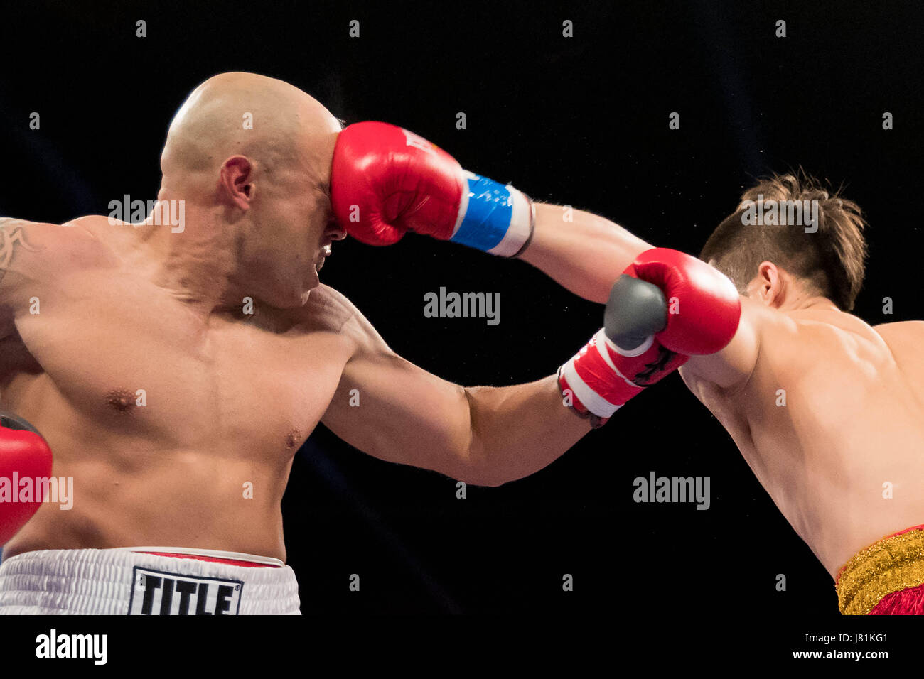 Chicago, USA. 26th May, 2017. Qu Peng (R) of China competes against ...