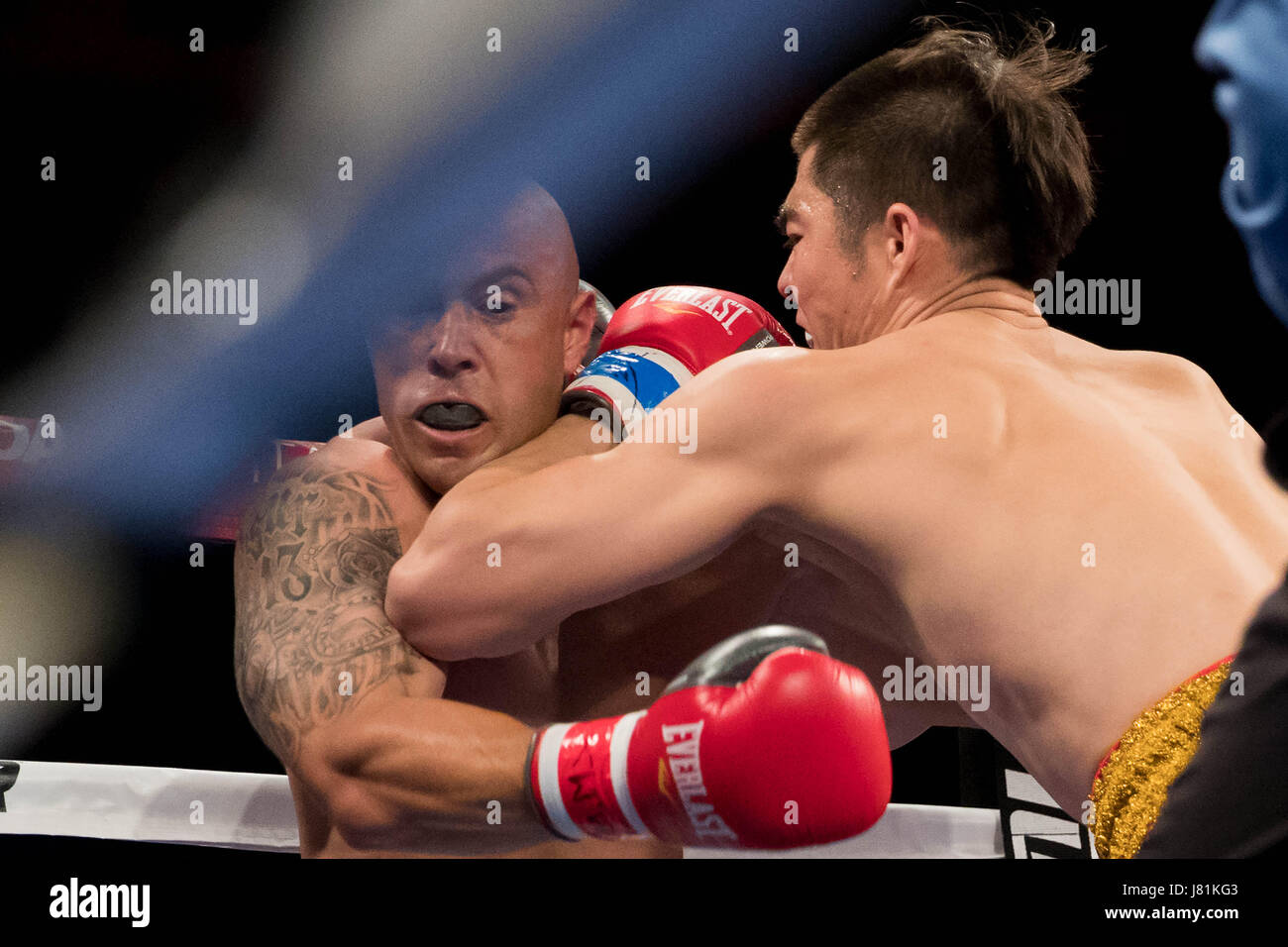 Chicago, USA. 26th May, 2017. Qu Peng (R) of China competes against ...