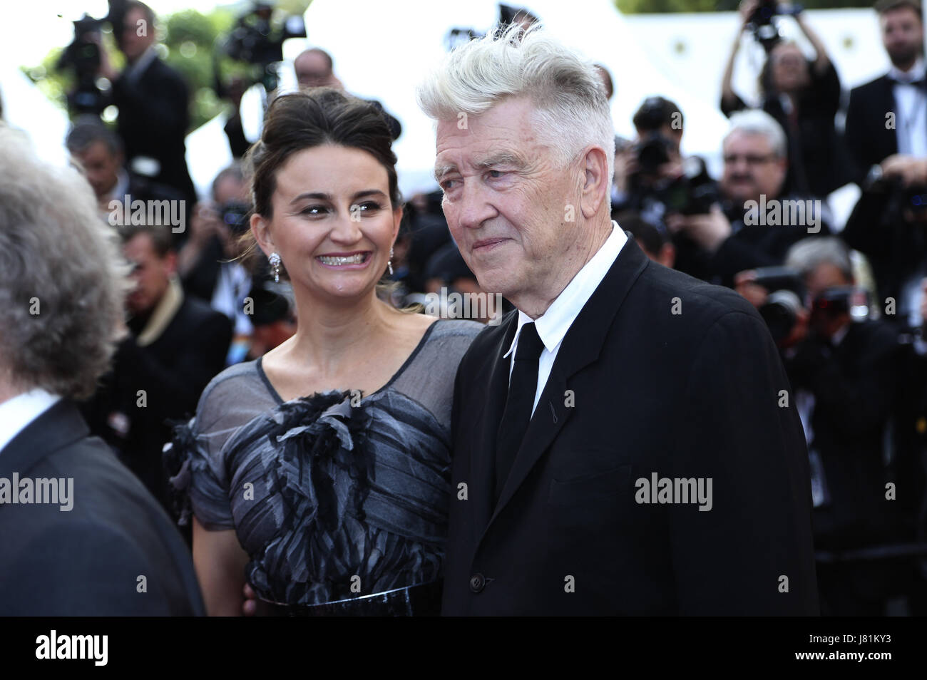 Cannes, Frankreich. 25th May, 2017. Emily Stofle and David Lynch ...