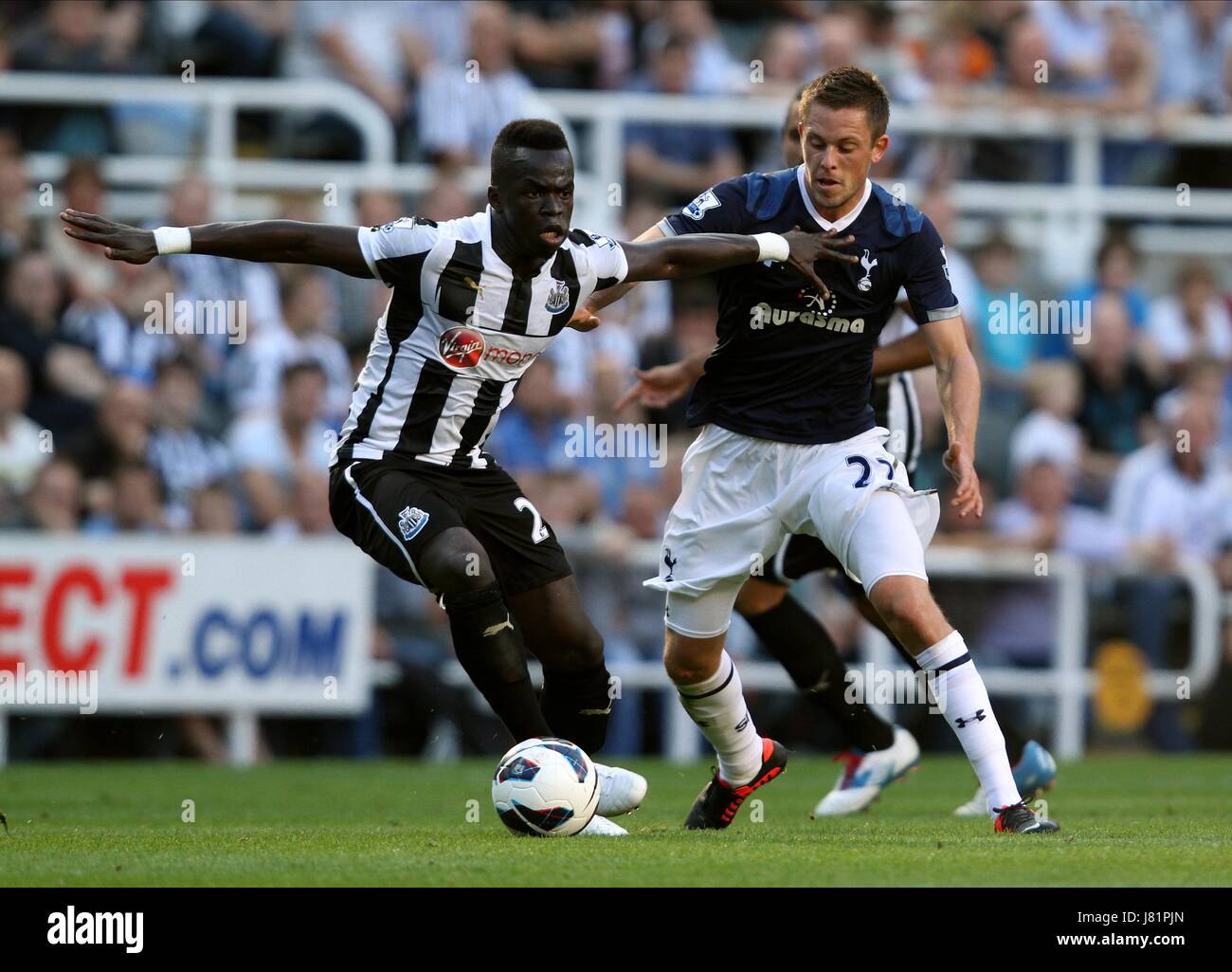 CHEICK TIOTE & GYLFI SIGURDSSON NEWCASTLE V TOTTENHAM NEWCASTLE V ...