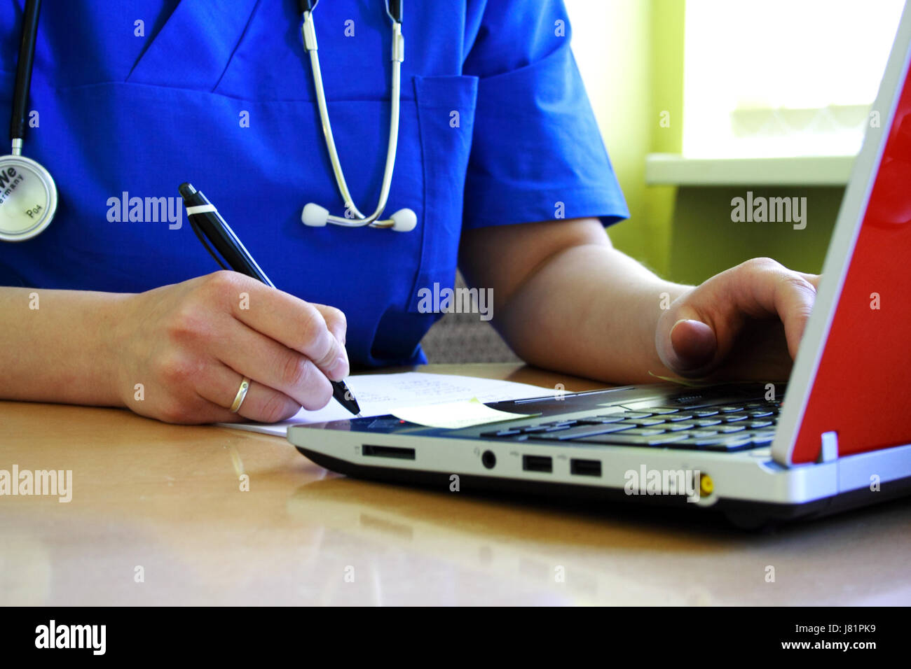 doctor physician medic medical practicioner laptop notebook computers ...