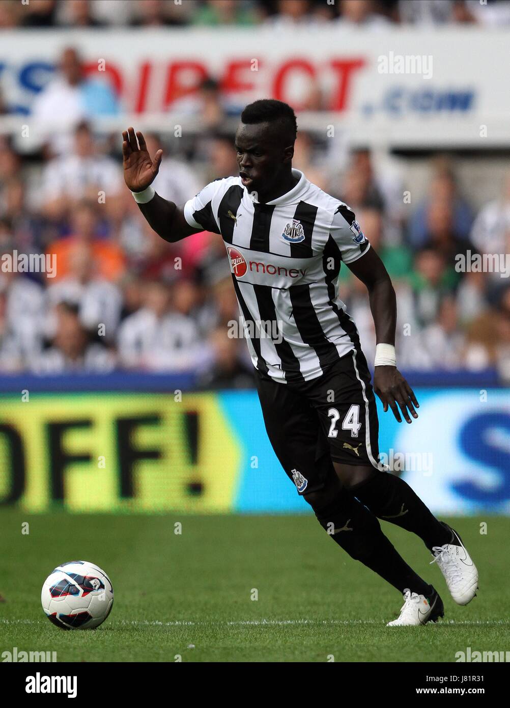 Newcastle united cheick tiote hi-res stock photography and images - Alamy