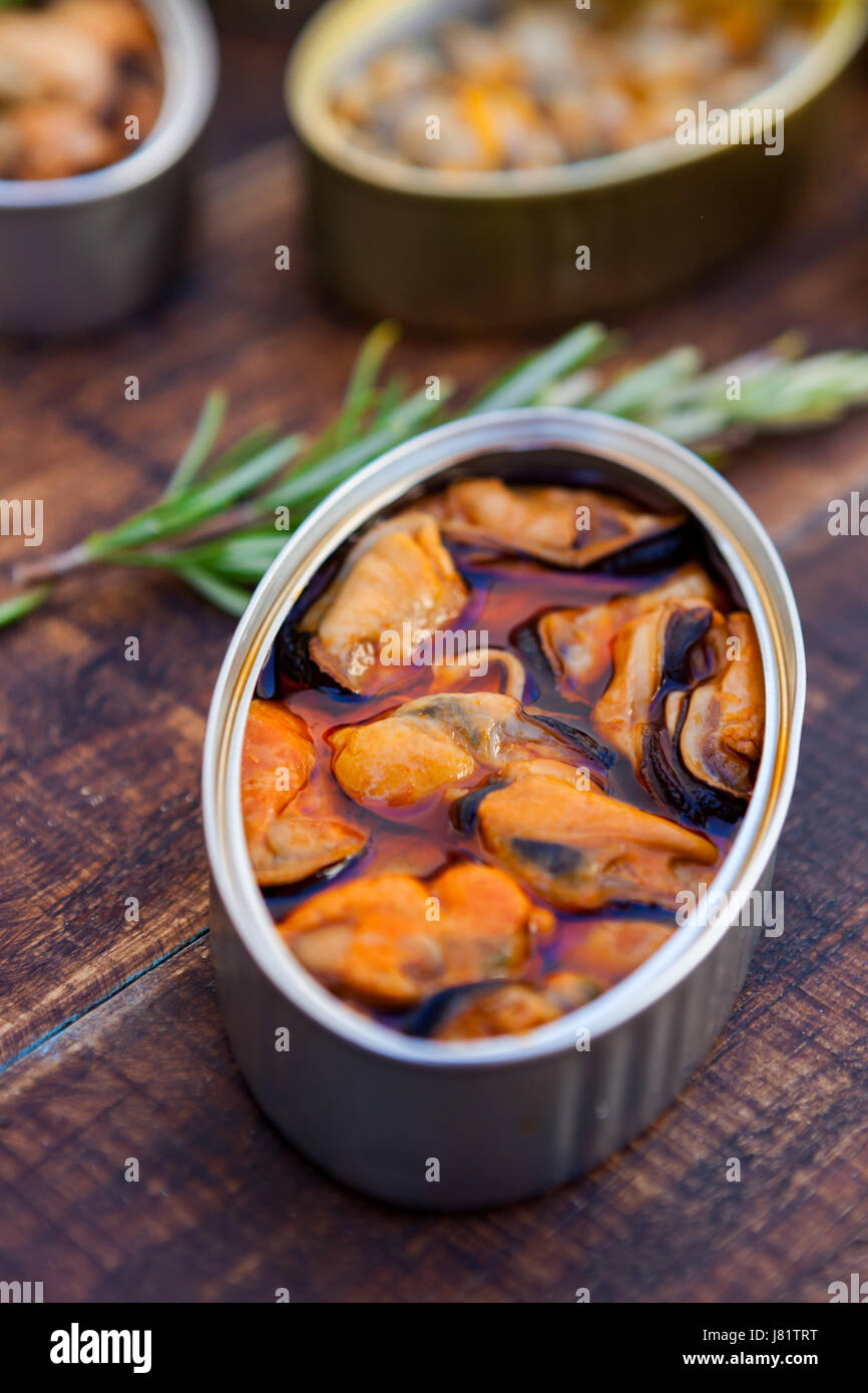 Open tin cans hi-res stock photography and images - Alamy