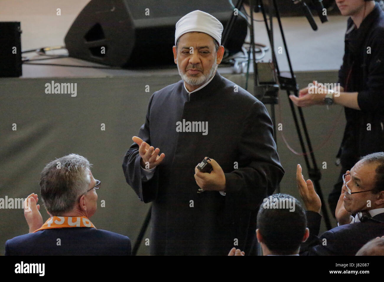 Berlin, Germany. 26th May, 2017. Ahmed el-Tayeb walks back to his seat ...