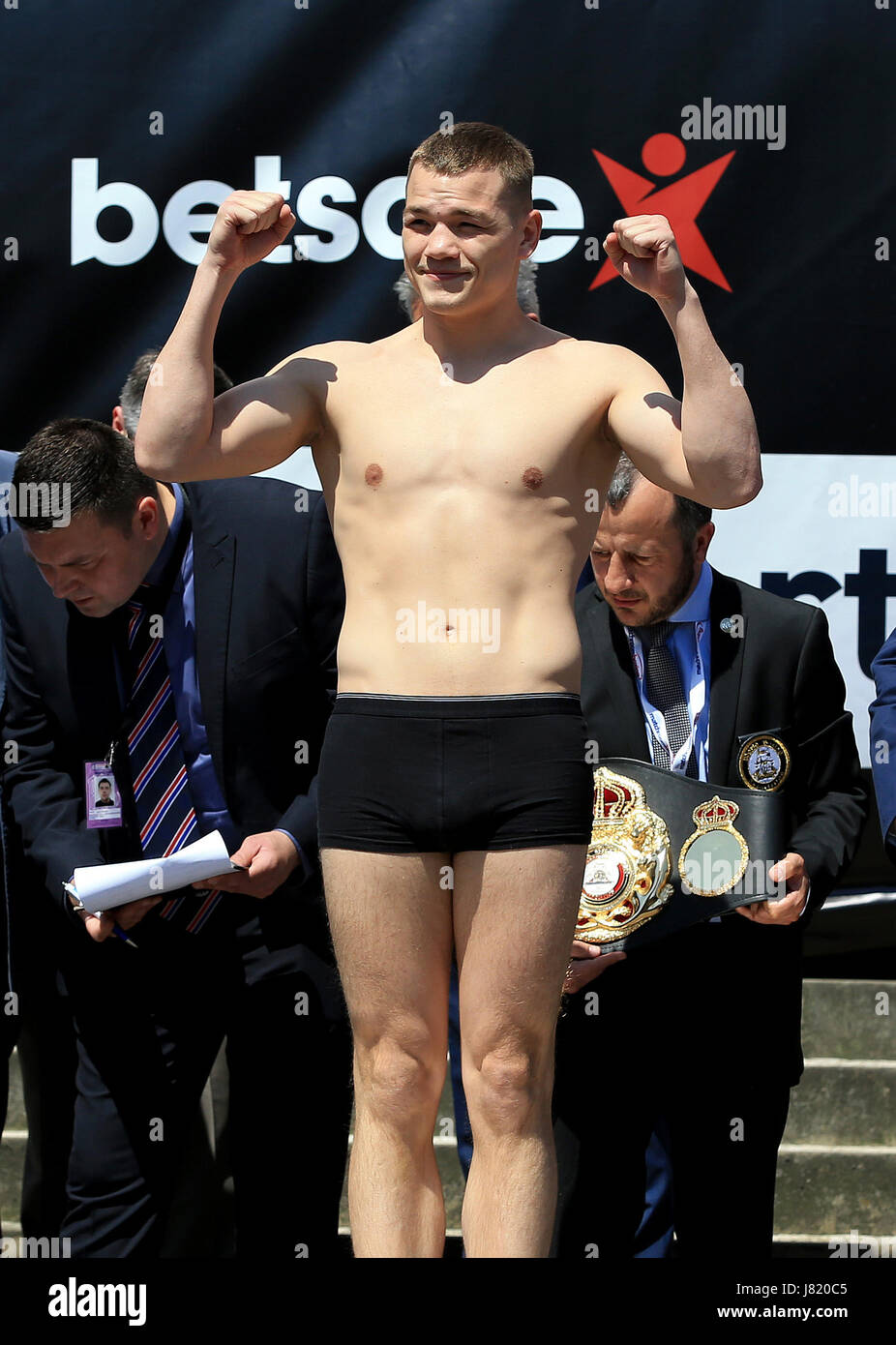 Weigh in sheffield city hall hi-res stock photography and images - Alamy