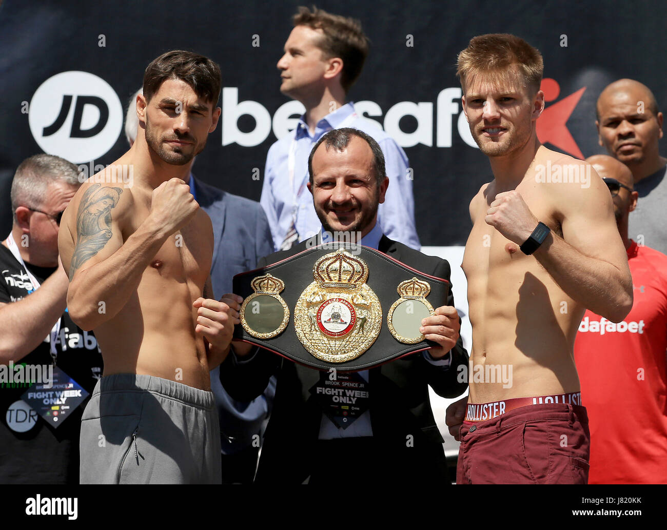 Weigh in sheffield city hall hi-res stock photography and images - Alamy