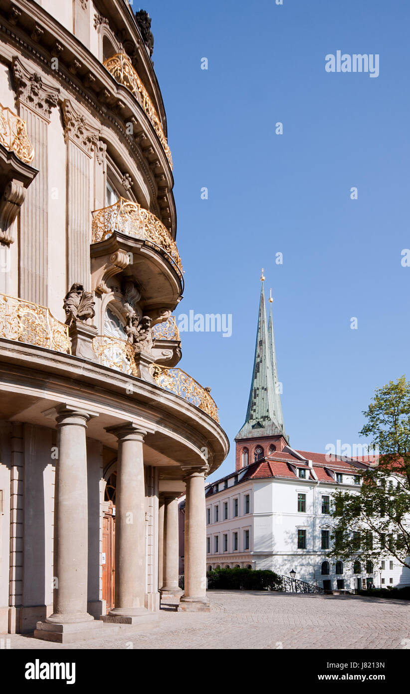berlin centre reconstruction middle statue columns goal passage gate ...