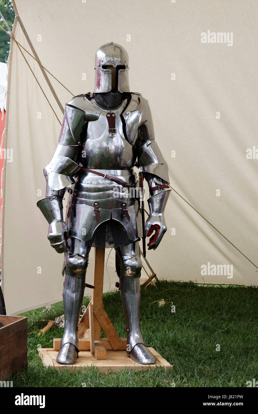 Knight armament hi-res stock photography and images - Alamy