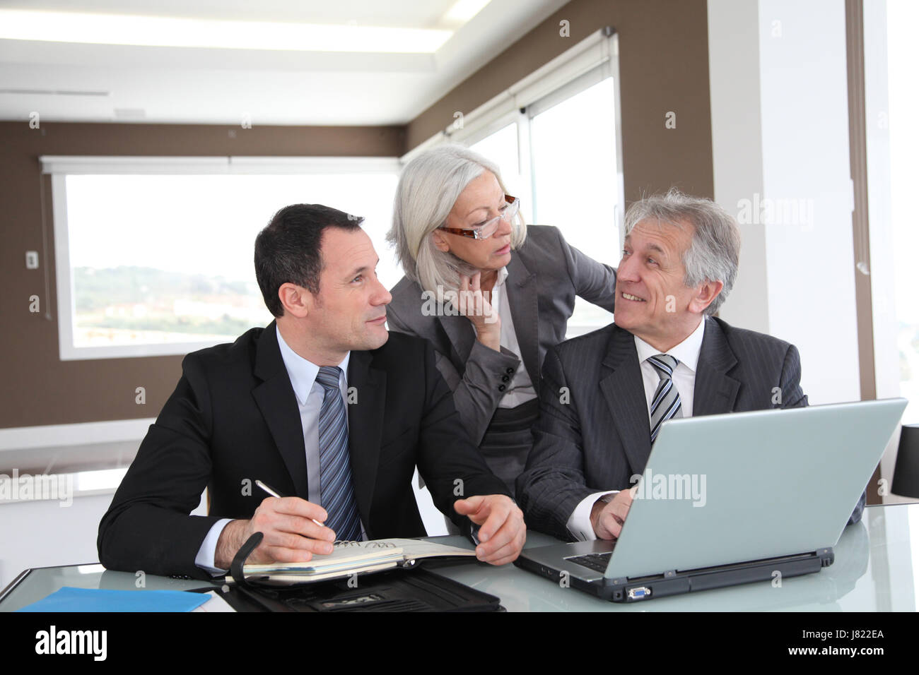 woman office laptop notebook computers computer men man presentation ...