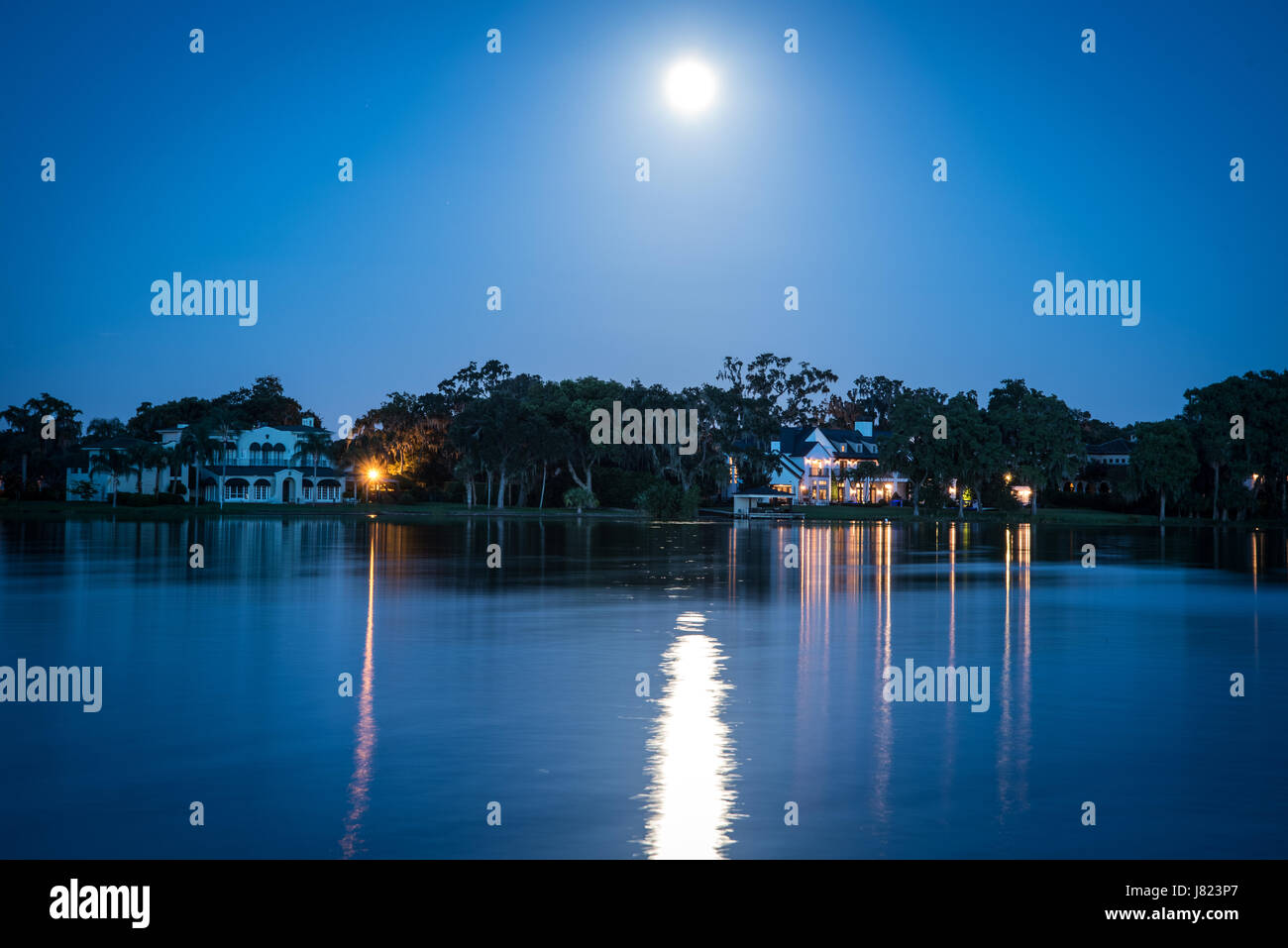 Moonlight lake shore night hi-res stock photography and images - Alamy