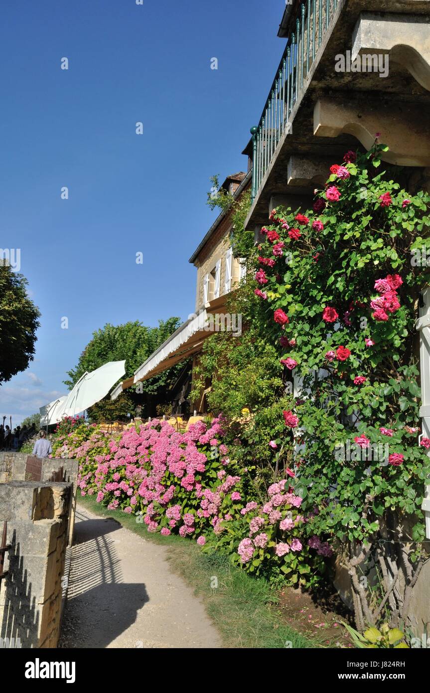 A flower balcony with geranium in Domme Stock Photo - Alamy