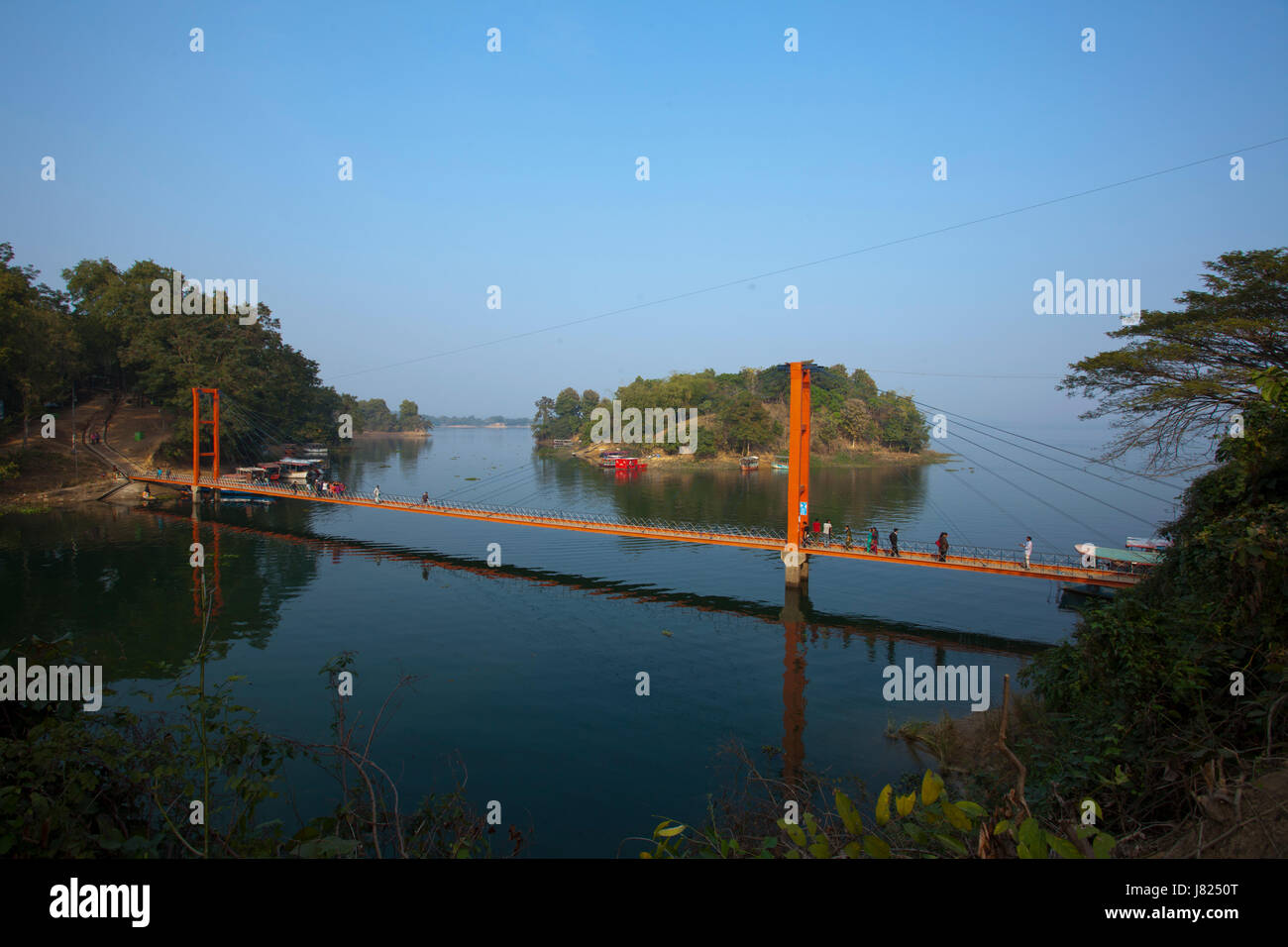 A hanging bridge over the Kaptai Lake in Rangamati, Bangladesh Stock ...