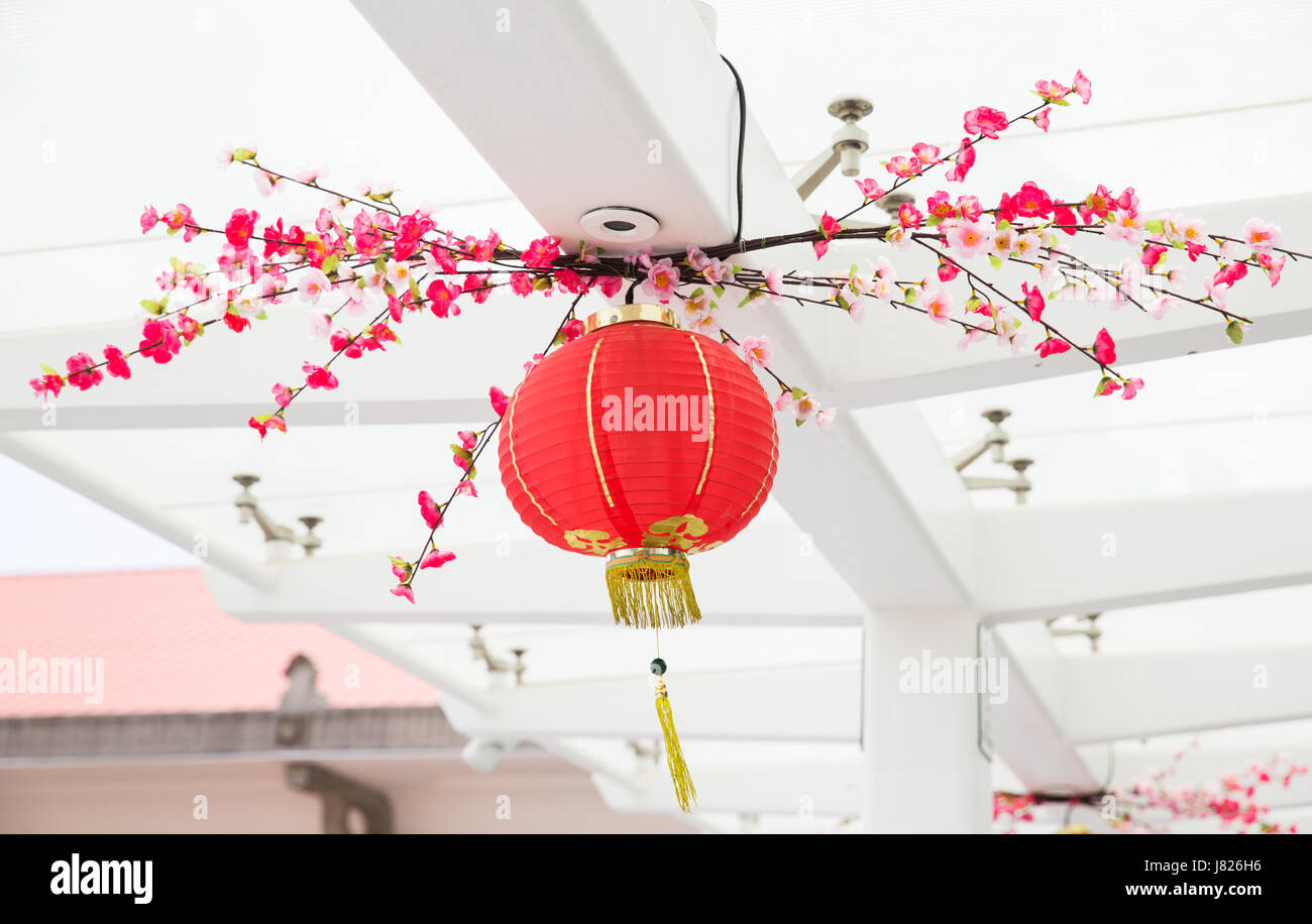 ceiling decorated with hanging chinese lanterns Stock Photo - Alamy