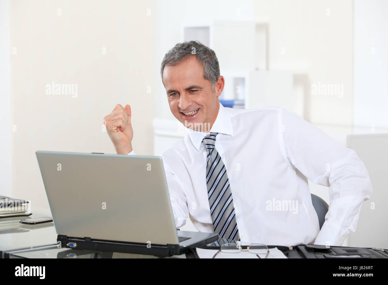 office laptop notebook computers computer laugh laughs laughing twit ...