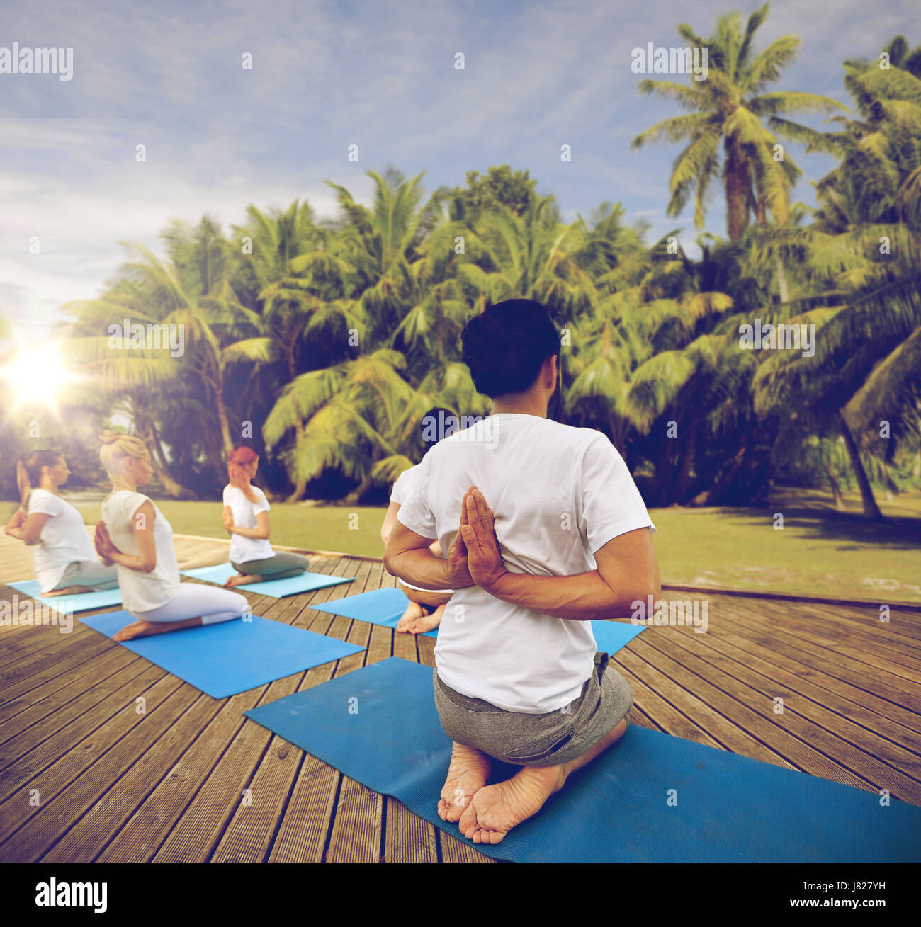Prayer pose hi-res stock photography and images - Alamy