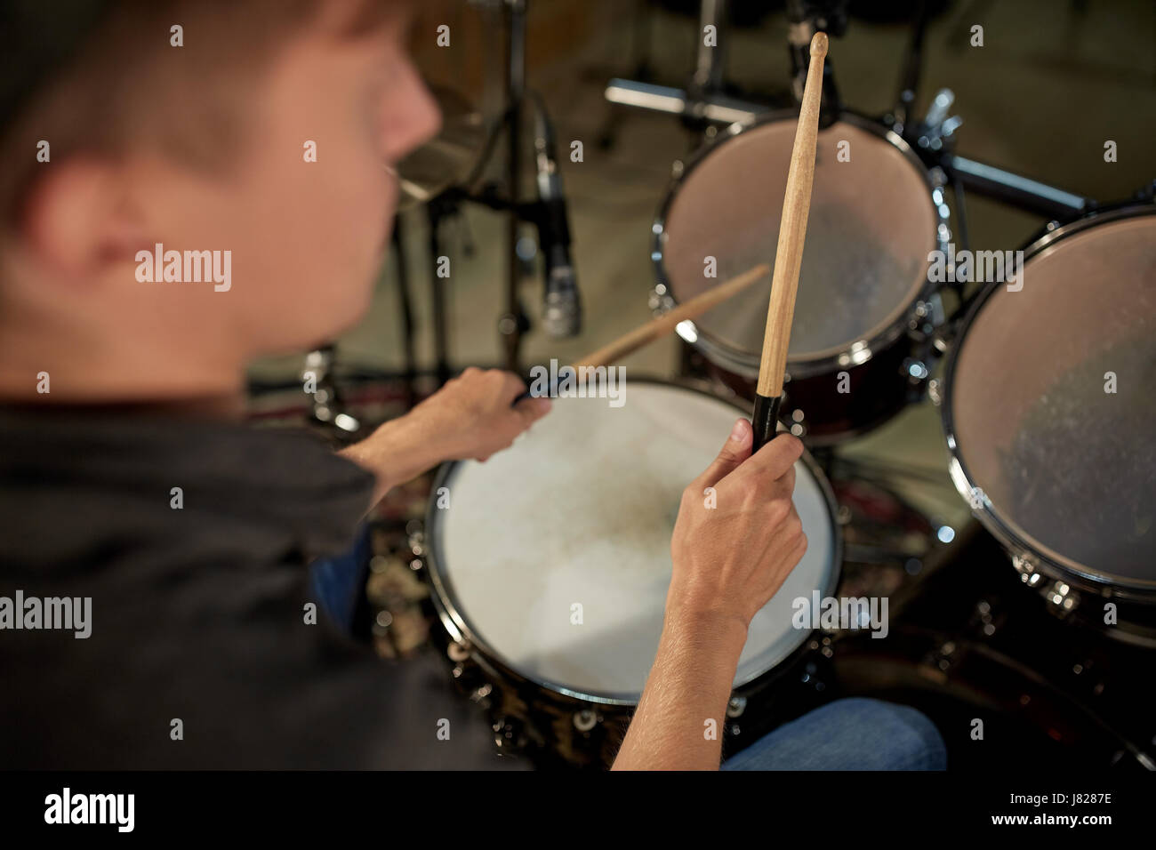Man playing drum hi-res stock photography and images - Alamy
