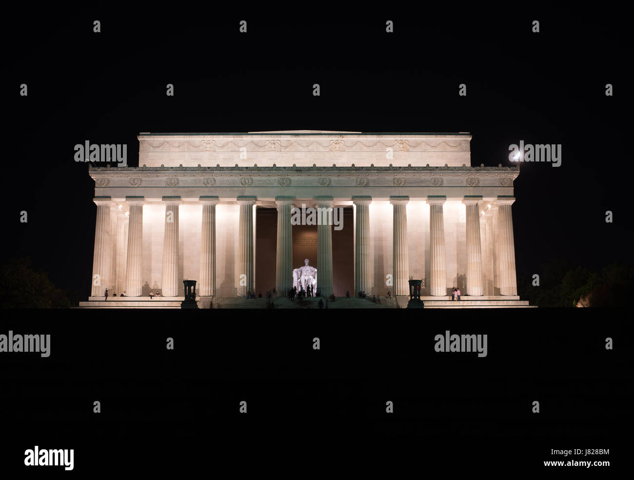 lincoln memorial at night with moonlight Stock Photo - Alamy