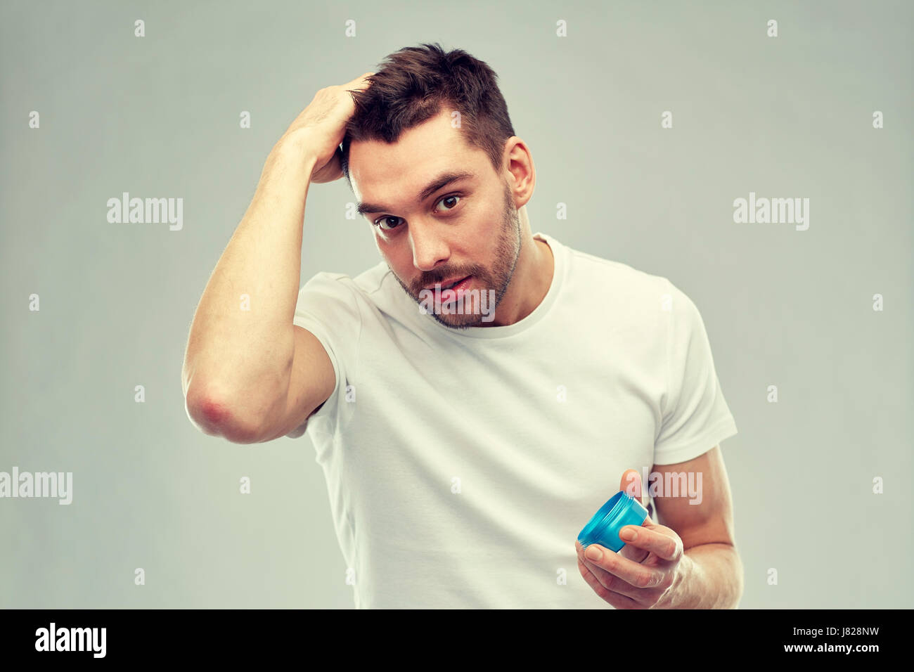 Man styling hair hi-res stock photography and images - Alamy