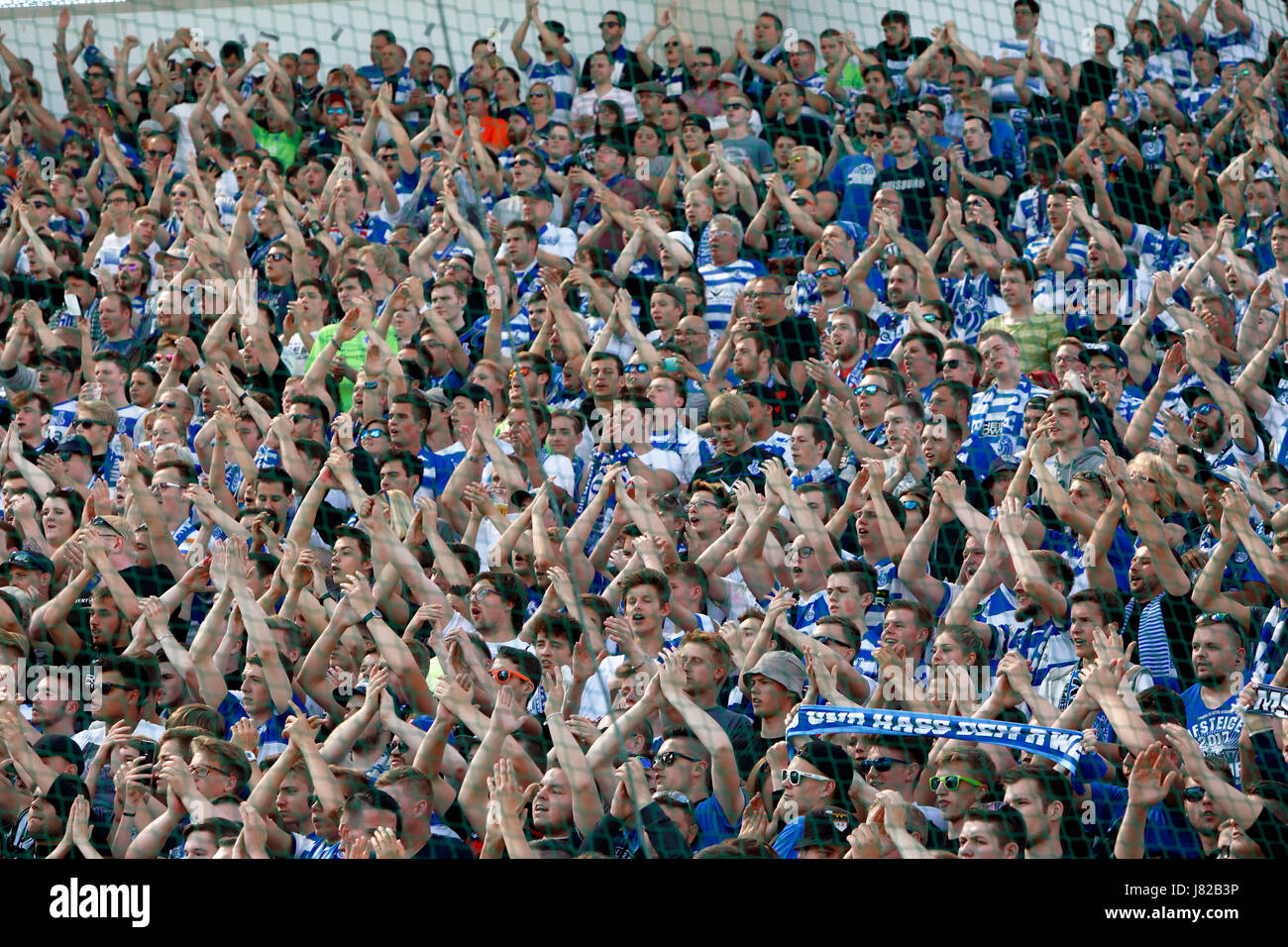 Rot weiss essen msv duisburg hi-res stock photography and images - Alamy