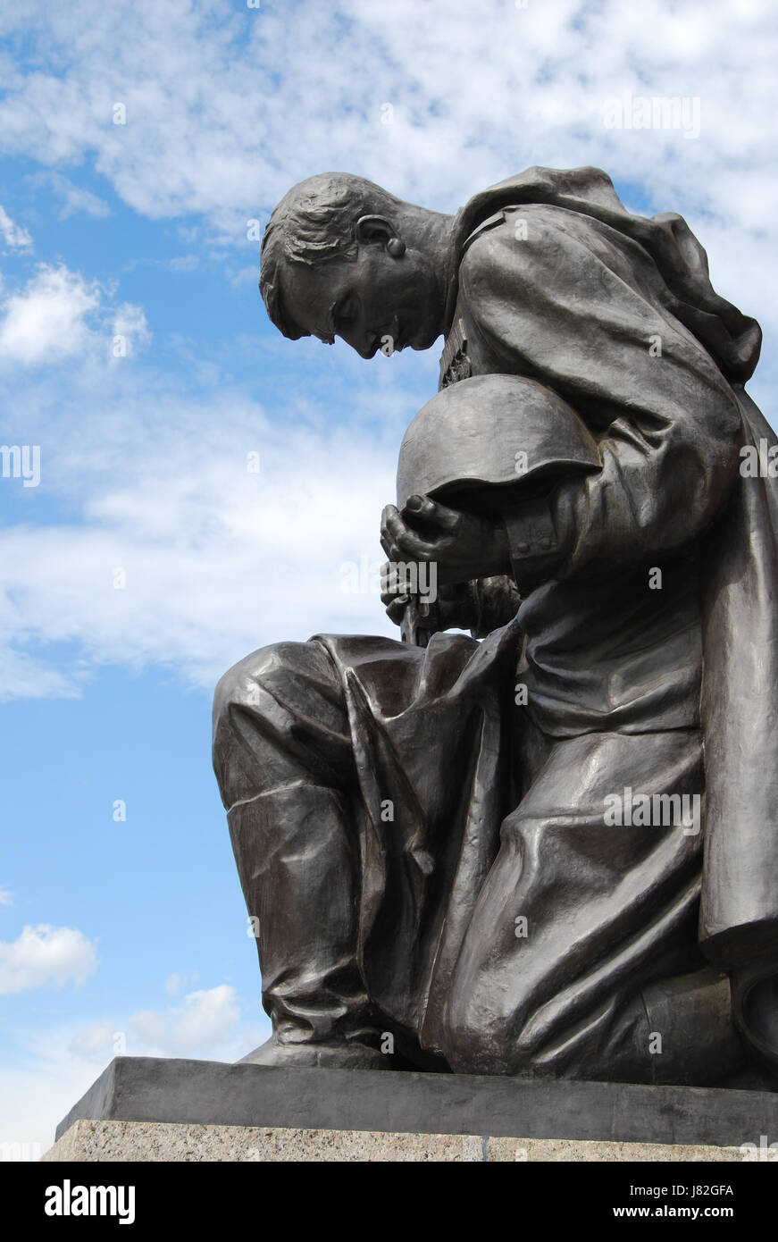 memorial park soldier berlin blue monument cenotaph memorial remember ...