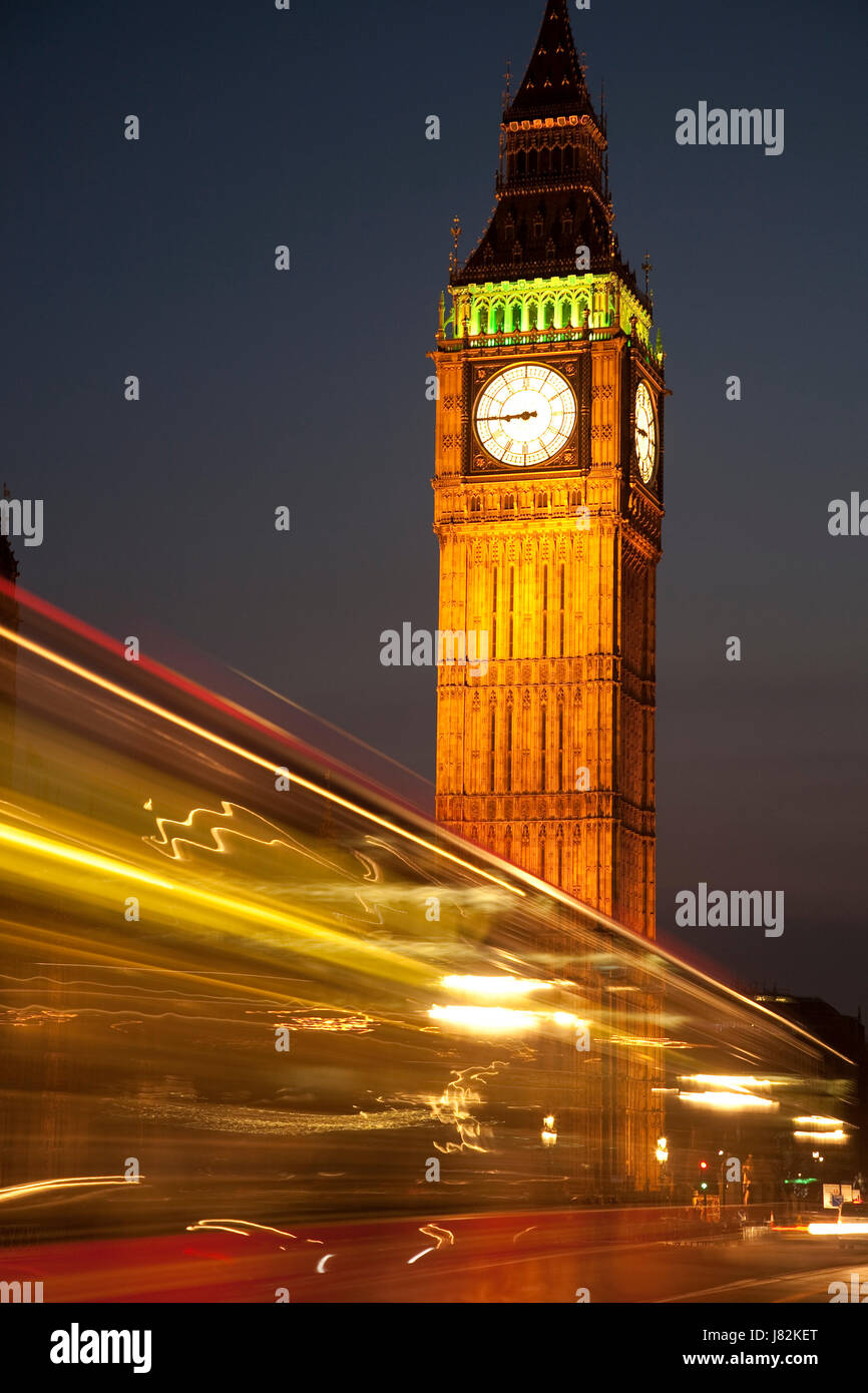 London night transport hi-res stock photography and images - Alamy
