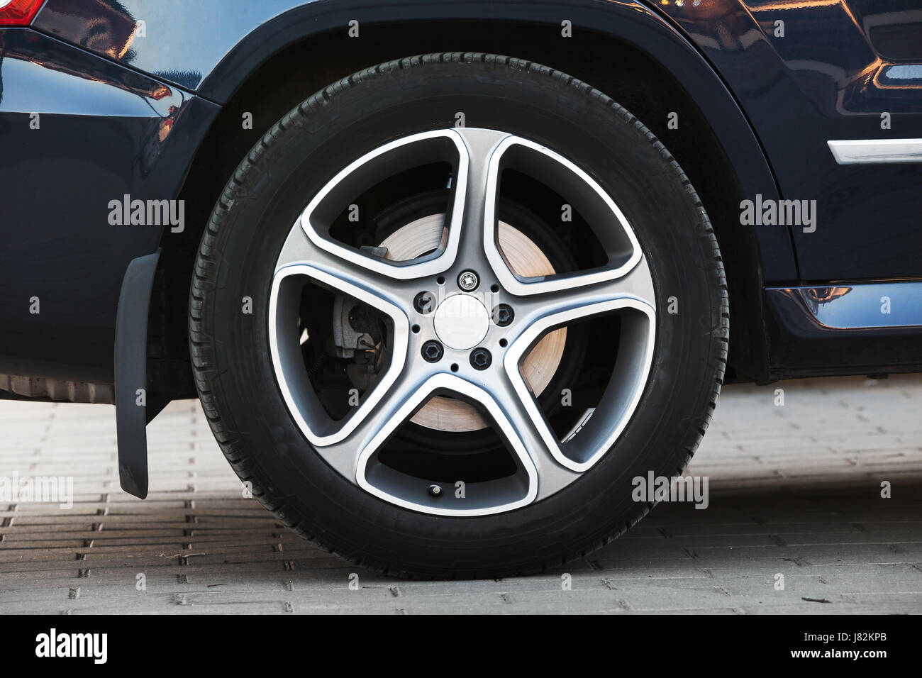 Metal wheel rims hi-res stock photography and images - Alamy