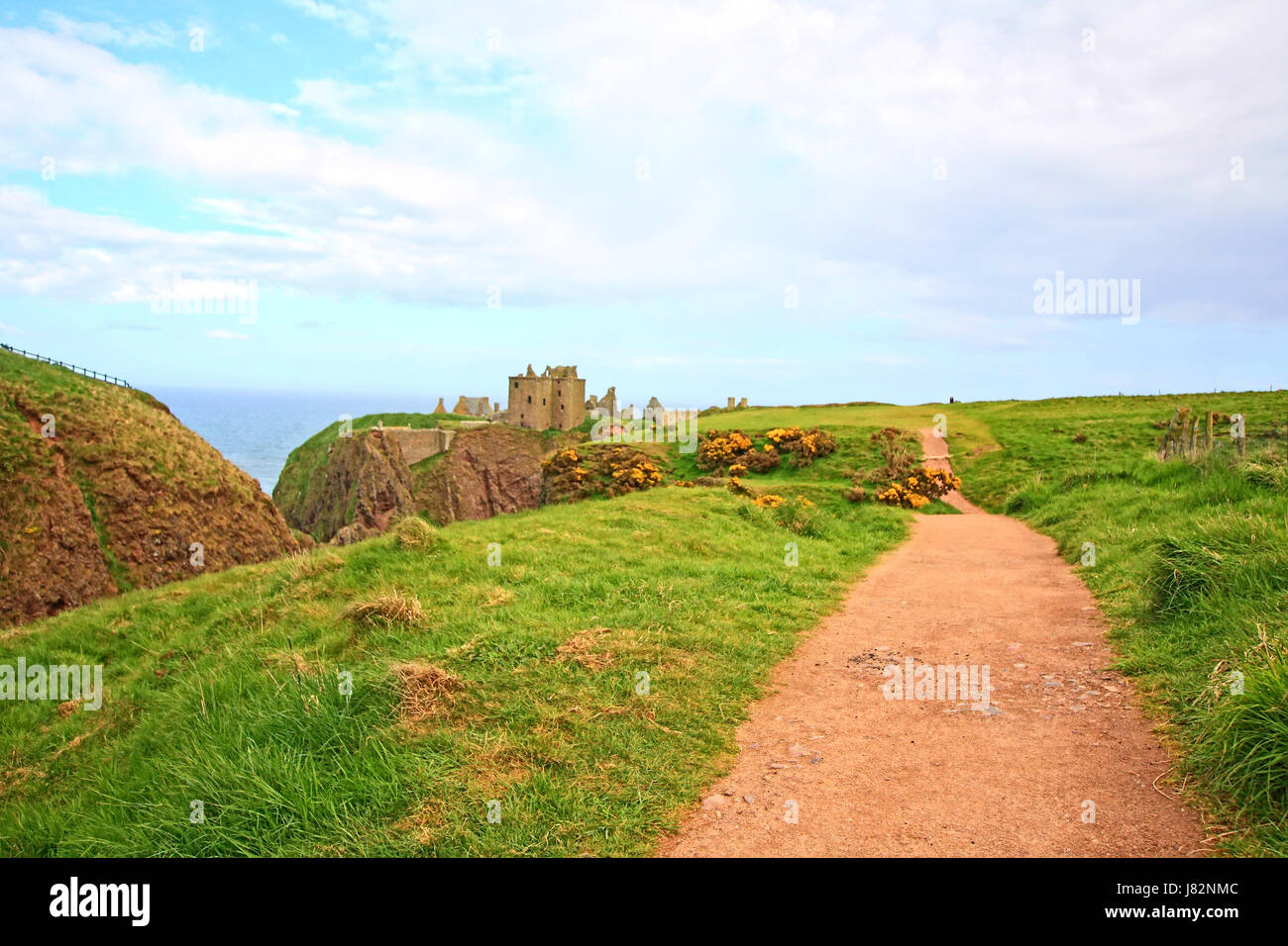 fortress scotland north cliff scottish castle ancient chateau tower ...