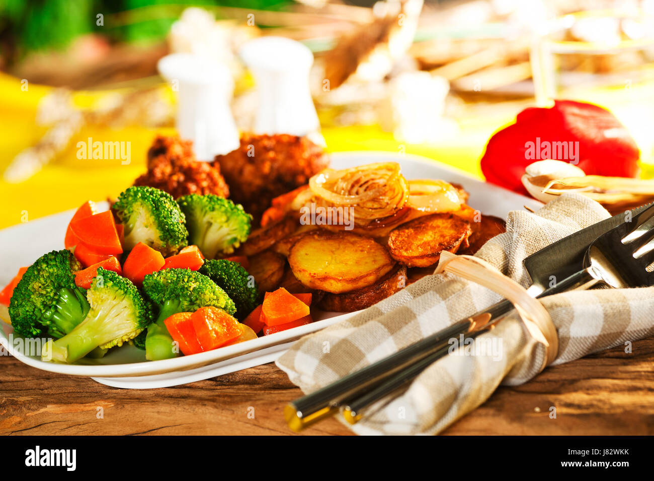 food aliment kitchen cuisine vegetable chicken dish meal lunch supper ...