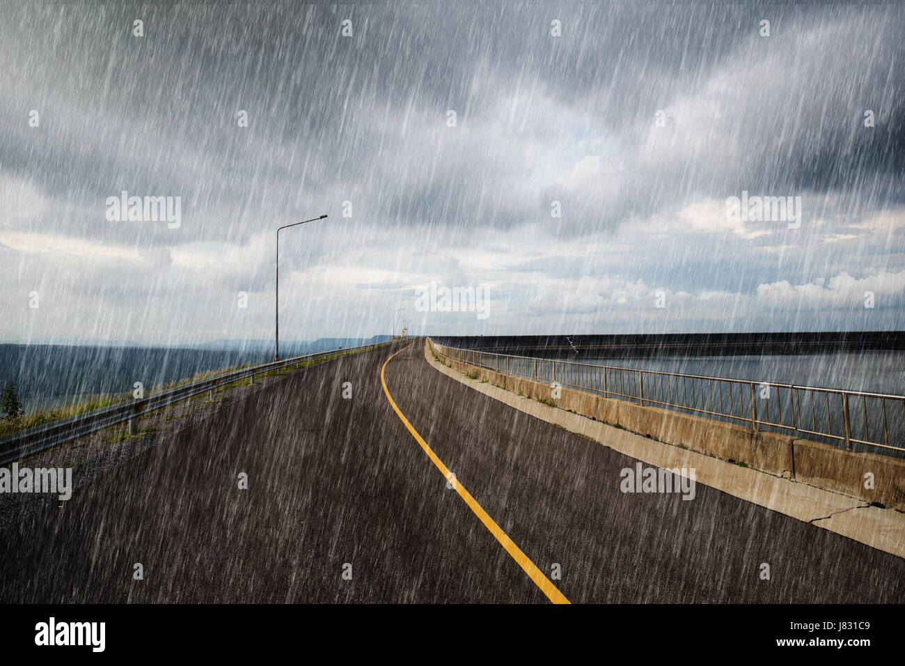 Road street wet rain rainy raining hi-res stock photography and images ...